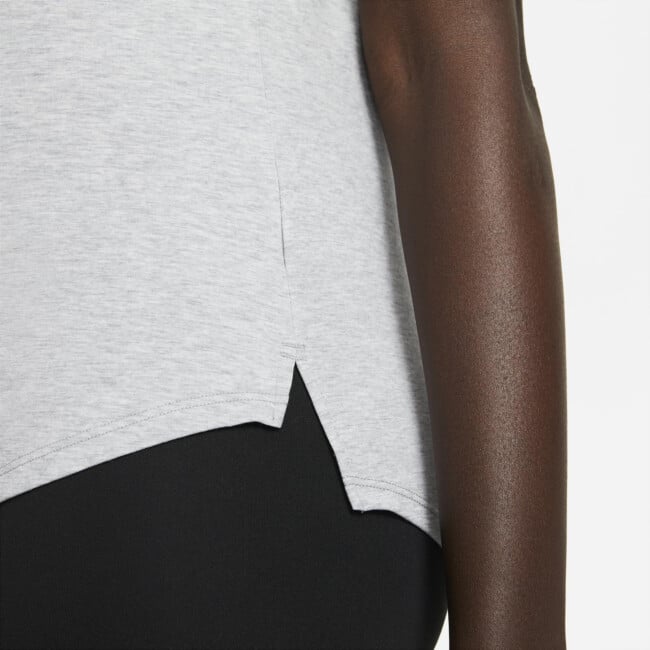 NIKE DRI-FIT UV ONE LUXE WOMEN'S STANDARD FIT SHORT-SLEEVE TOP topi un ...