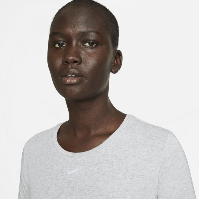 NIKE DRI-FIT UV ONE LUXE WOMEN'S STANDARD FIT SHORT-SLEEVE TOP topi un ...